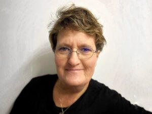 Julie Tait – Auslan Stage Left